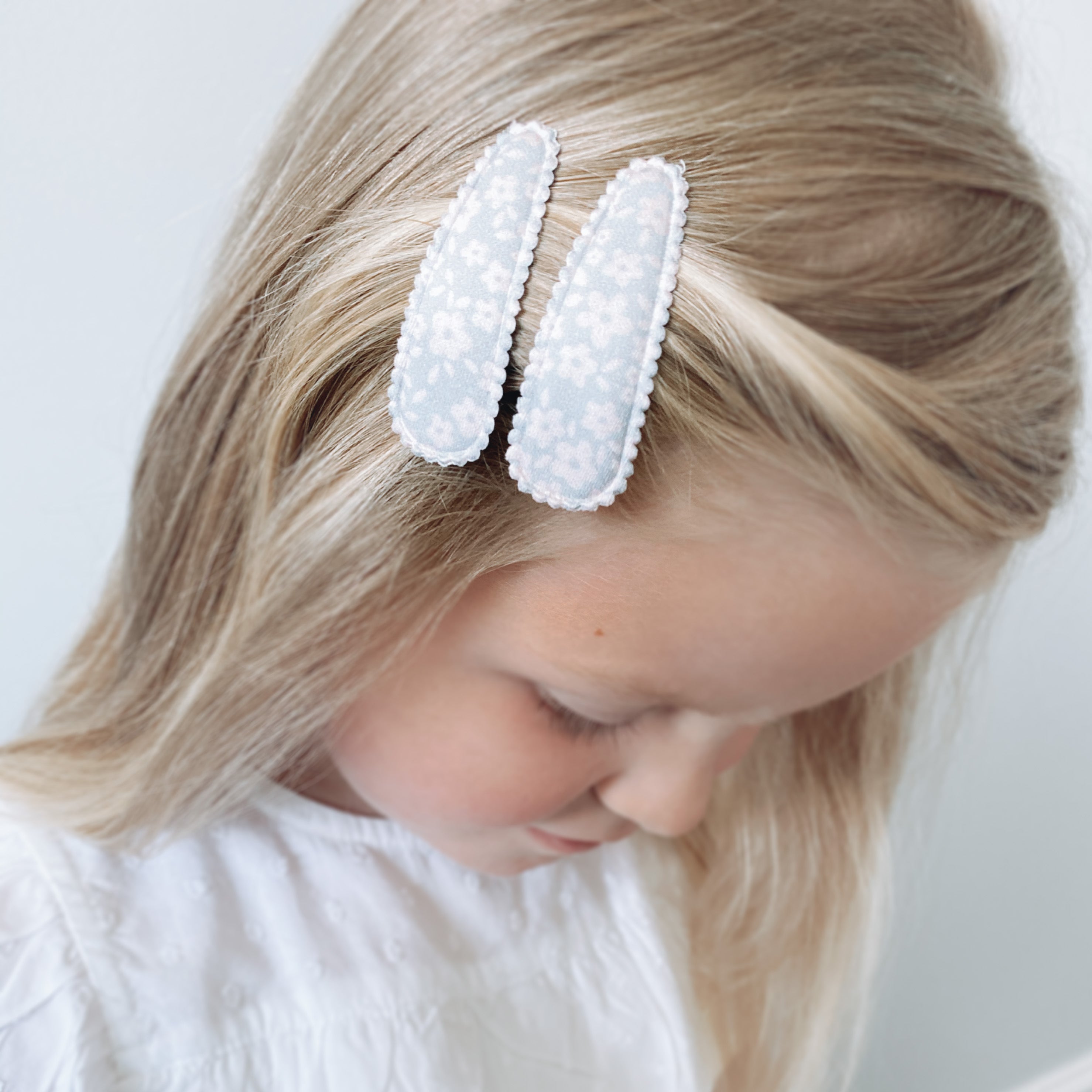 Drue Powder Blue Daisy Hair Clips – blossomchildrensstore