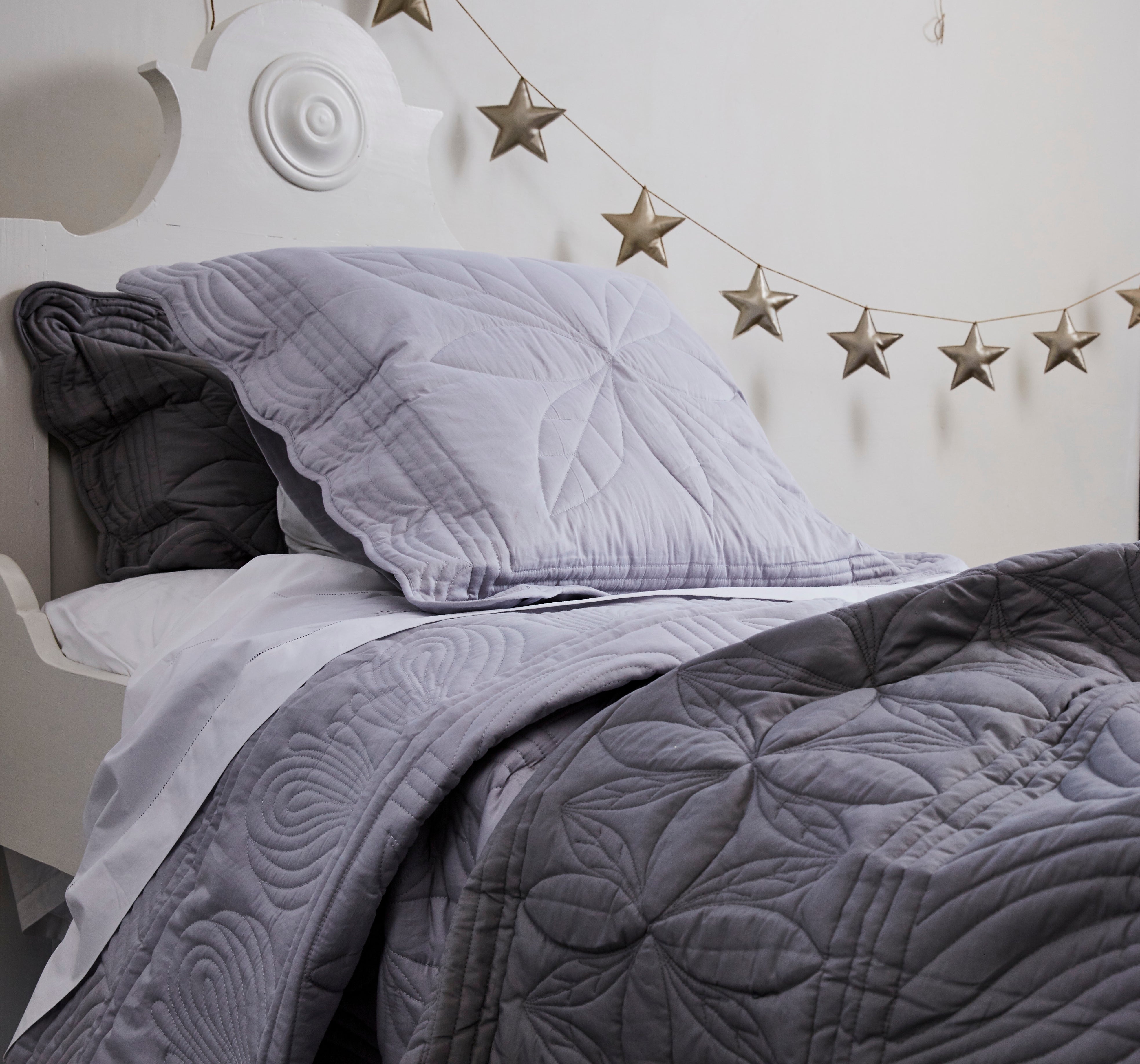 Scallop Edge Queen Bedspread Quilt and Pillow Set - Dove ...